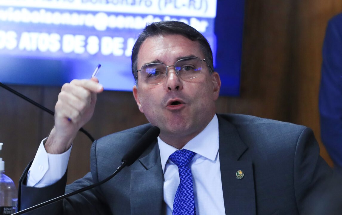 PEC 7X0: QUEM SÃO OS SENADORES QUE QUEREM O FIM DA CLT